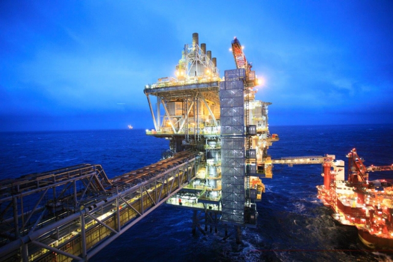 offshore platform the safety of the oil extraction plant